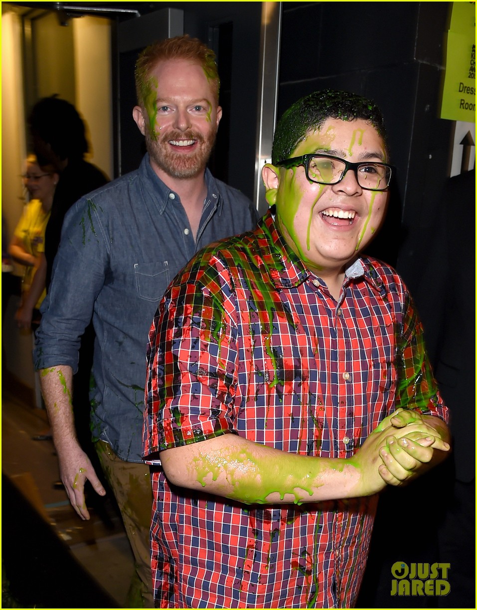 Sarah Hyland Gets Slimed With 'Modern Family' Cast at Kids Choice Award ...