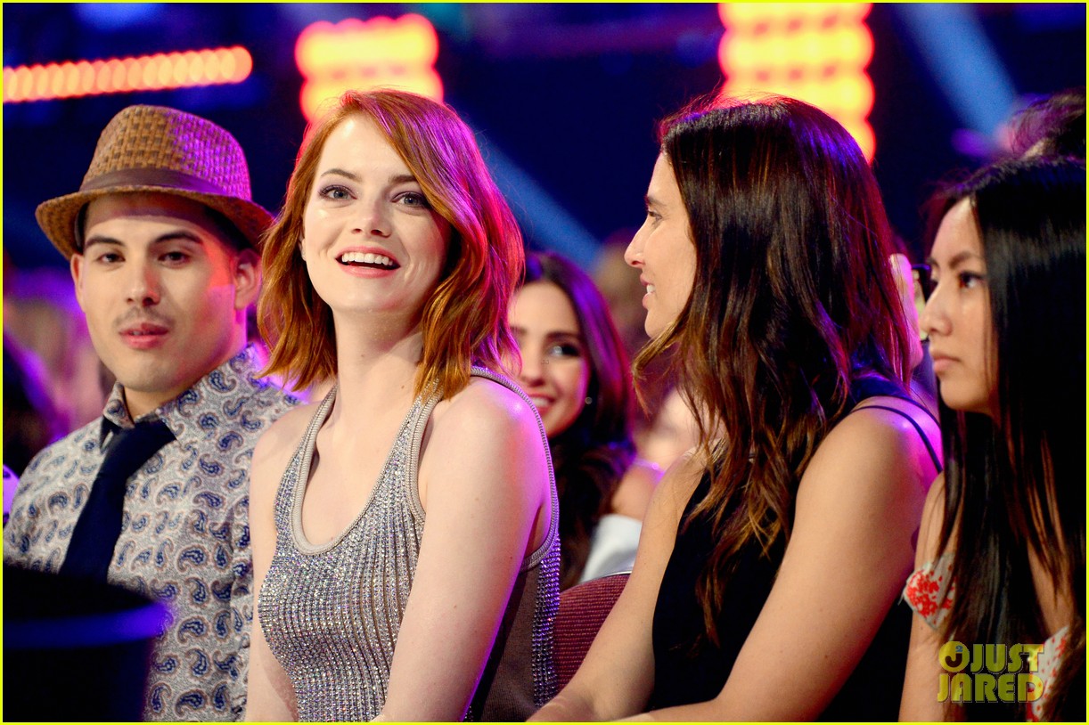 Emma Stone WINS Favorite Movie Actress at Kids' Choice Awards 2015 ...