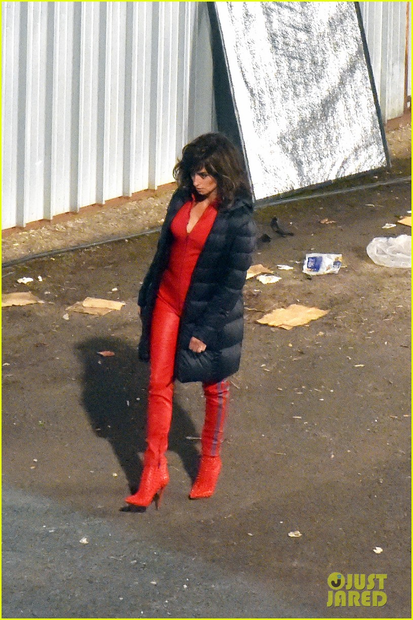 Penelope Cruz Rocks Sexy Red Jumpsuit for 'Zoolander 2': Photo 3356317 ...