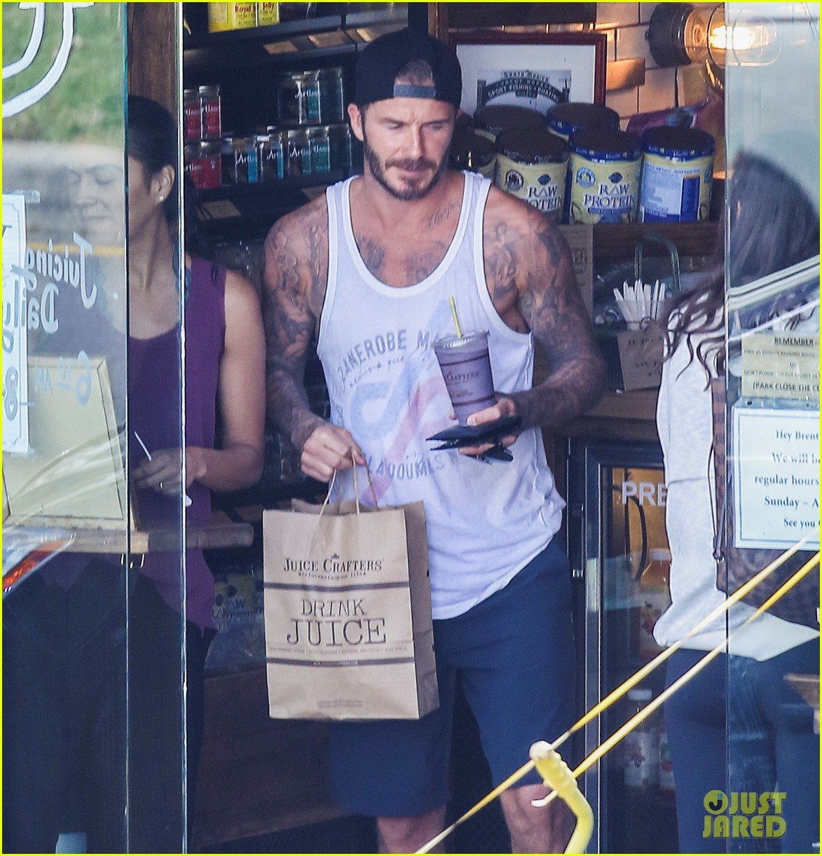 David Beckham Puts His Muscles On Display in a Tank Top: Photo 3339997 ...
