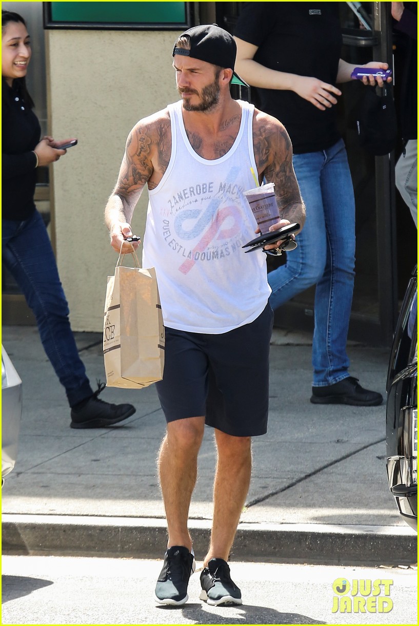 David Beckham Puts His Muscles On Display in a Tank Top: Photo 3339998 ...
