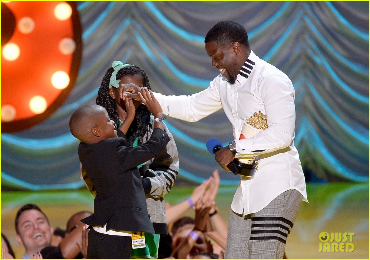 Kevin Hart Brings His Kids On Stage at MTV Movie Awards 2015: Photo ...