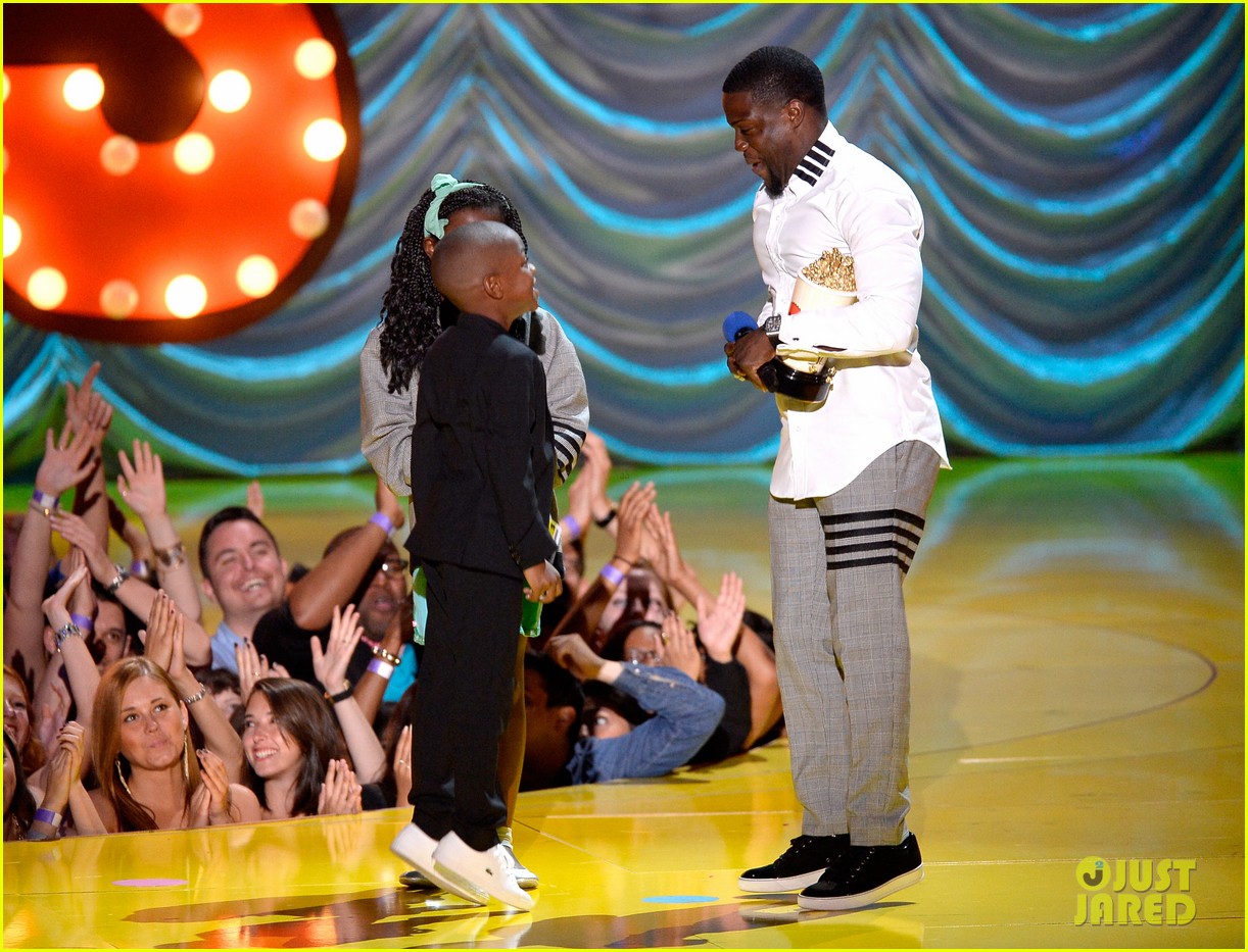 Kevin Hart Brings His Kids On Stage at MTV Movie Awards 2015: Photo ...