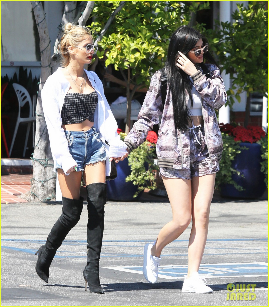 Kendall & Kylie Jenner Had Sister Time with Pal Pia Mia: Photo 3357605 ...