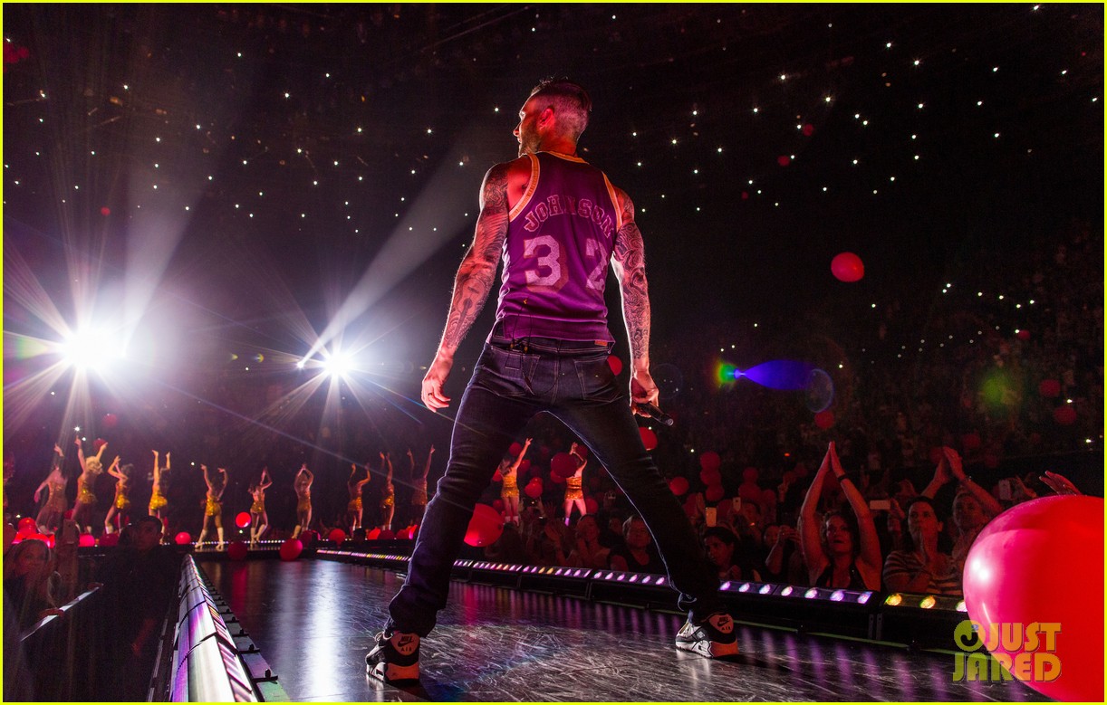 Adam Levine Attacked By Crazed Fan During His Concert - Watch the ...