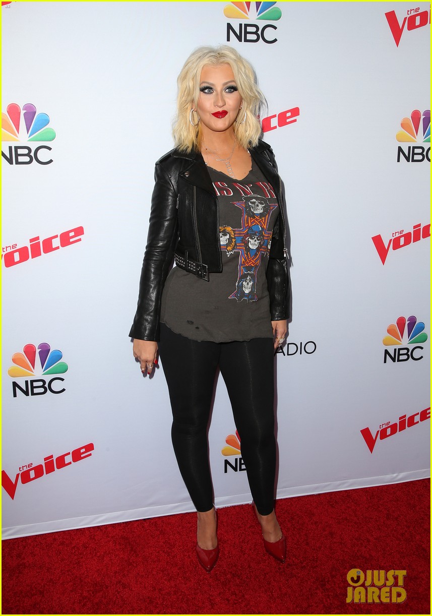 Adam Levine & Christina Aguilera Hit The Stage at 'The Voice' Season 8 ...