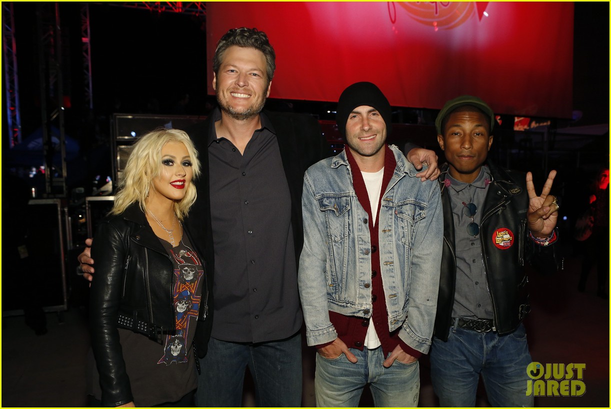 Adam Levine & Christina Aguilera Hit The Stage at 'The Voice' Season 8 ...