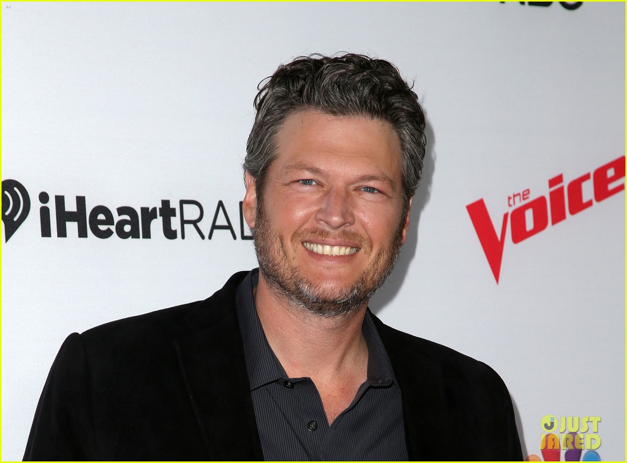 Adam Levine & Christina Aguilera Hit The Stage at 'The Voice' Season 8 ...