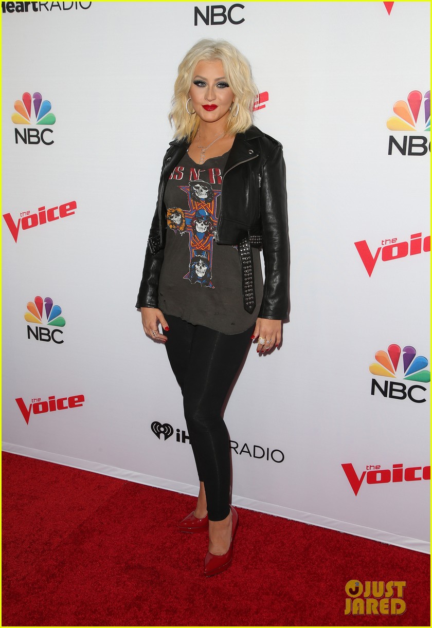 Adam Levine & Christina Aguilera Hit The Stage at 'The Voice' Season 8 ...