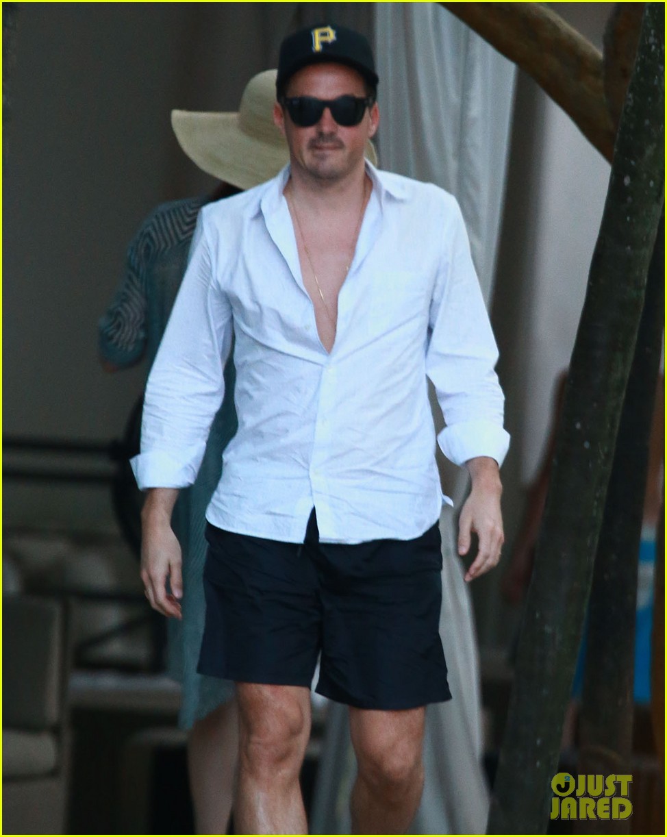 Liv Tyler Shows Off Her Post-Baby Body During Beach Vacation: Photo ...