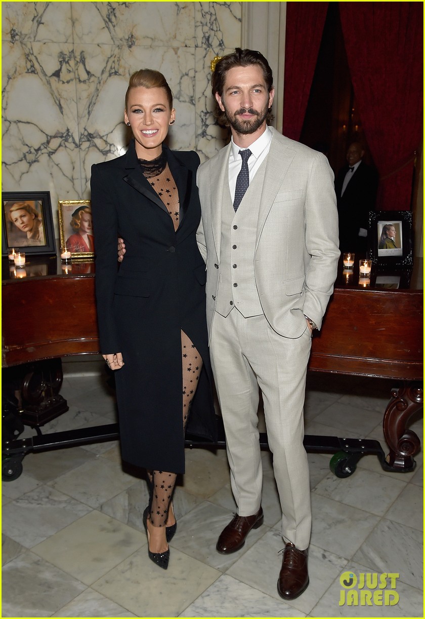 Blake Lively's Hubby Ryan Reynolds Gets a Little Protective on Twitter ...