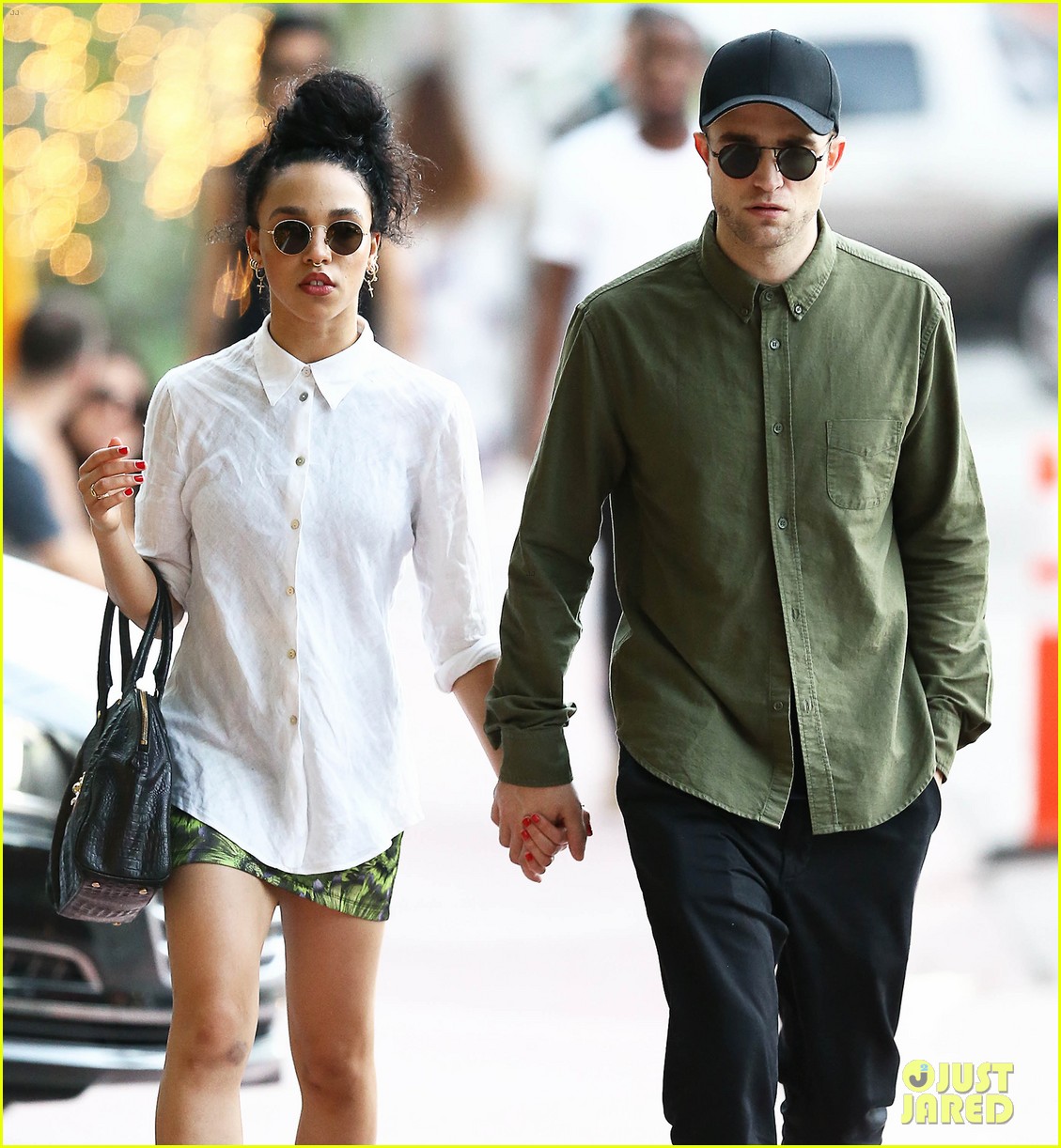 Are Robert Pattinson & FKA twigs Engaged?! Rapper T-Pain Says They Are ...