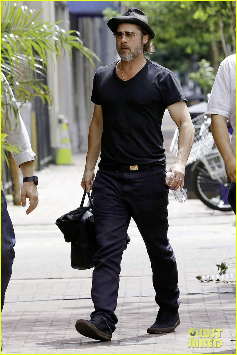 Brad Pitt Flaunts Muscles on 'Big Short Set': Photo 3342549 | Brad Pitt ...