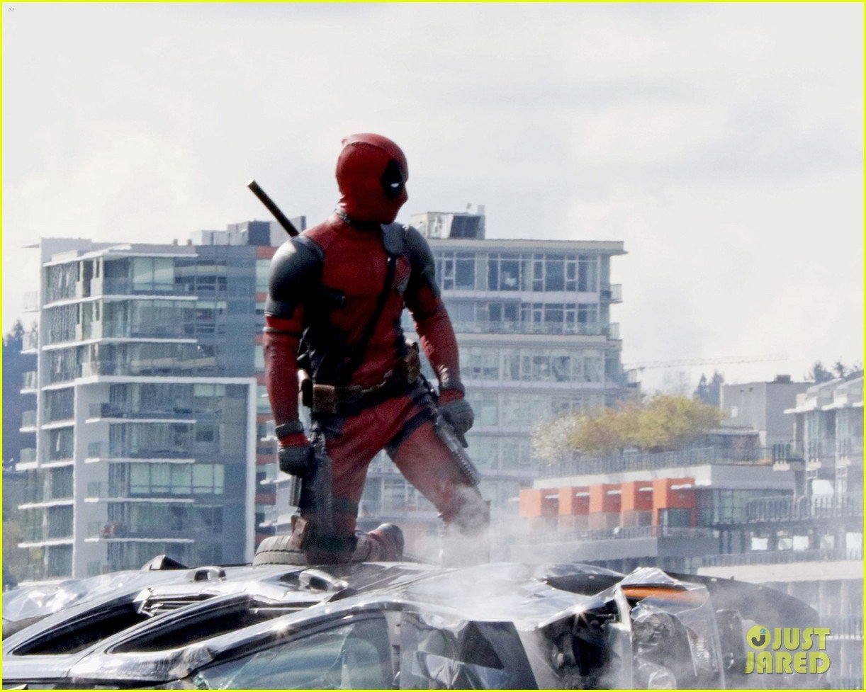 Ryan Reynolds's Full 'Deadpool' Suit Gets Pictured on Set!: Photo ...