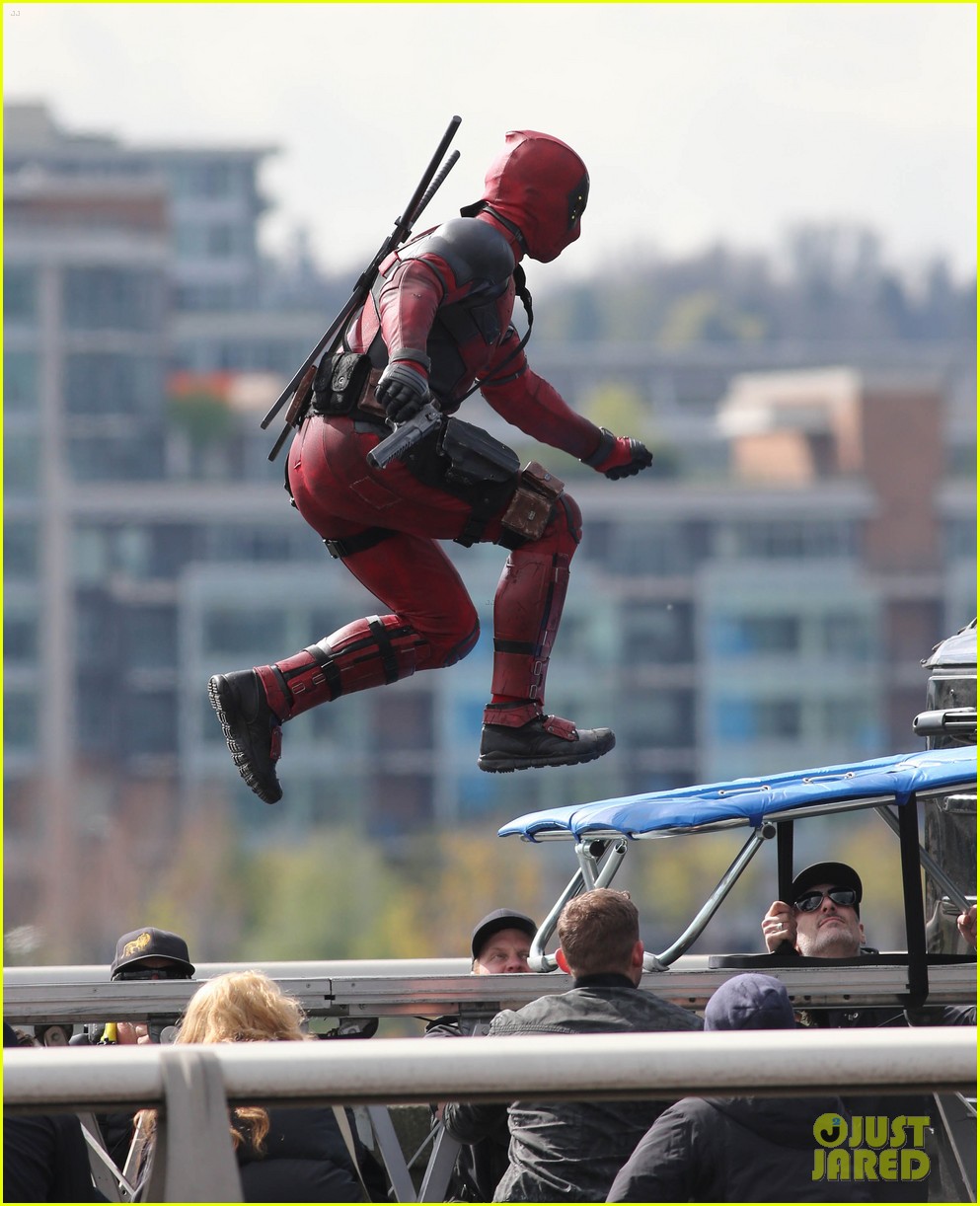 Ryan Reynolds's Full 'Deadpool' Suit Gets Pictured on Set!: Photo ...