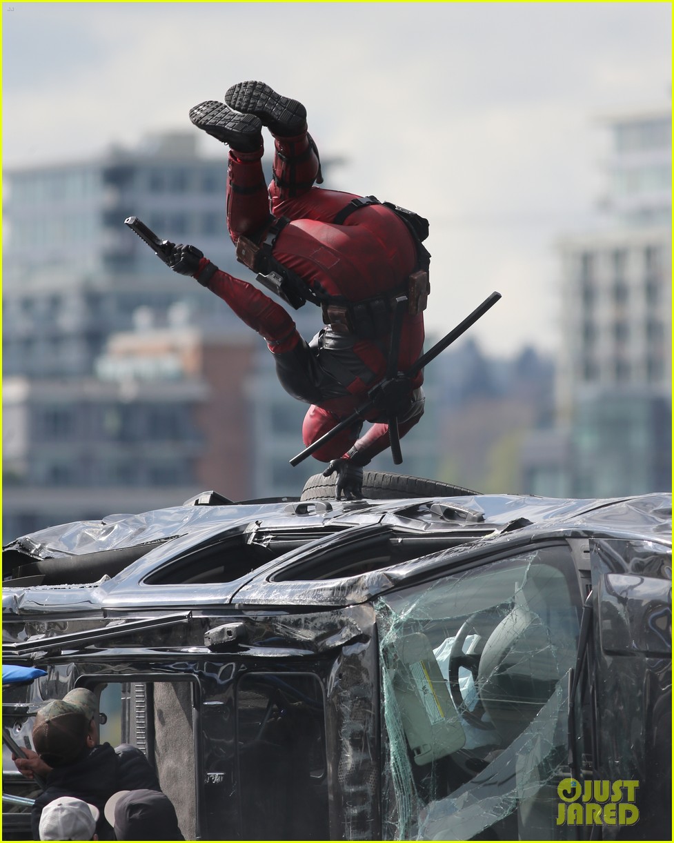 Ryan Reynolds's Full 'Deadpool' Suit Gets Pictured on Set!: Photo ...