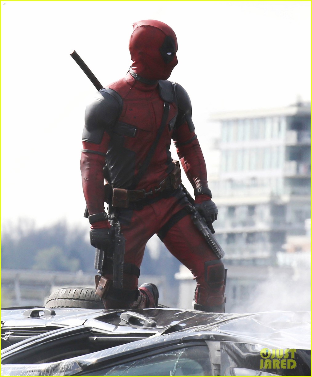 Ryan Reynolds's Full 'Deadpool' Suit Gets Pictured on Set!: Photo ...