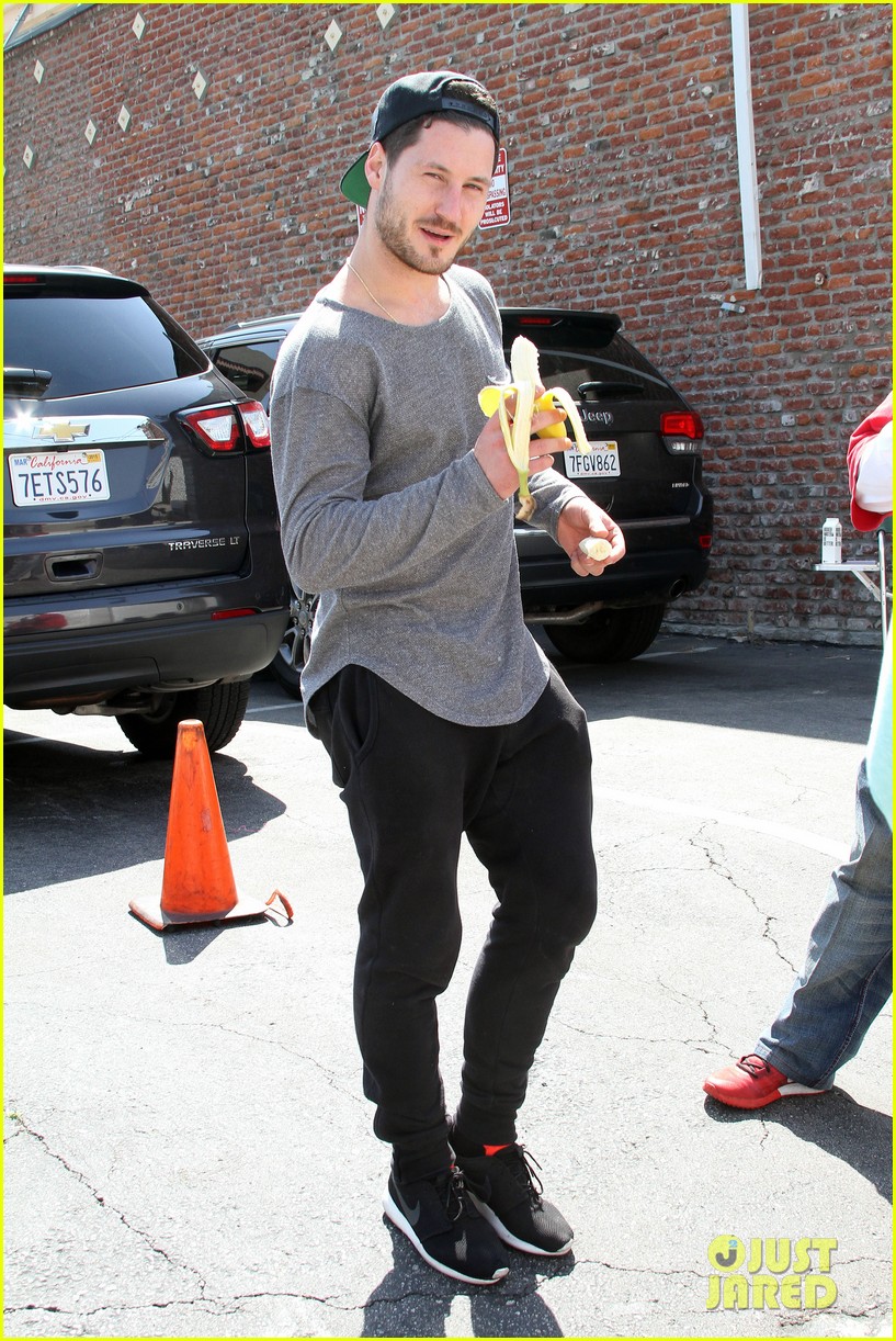 Rumer Willis & Val Chmerkovskiy Went Underwater For DWTS's Disney Week ...