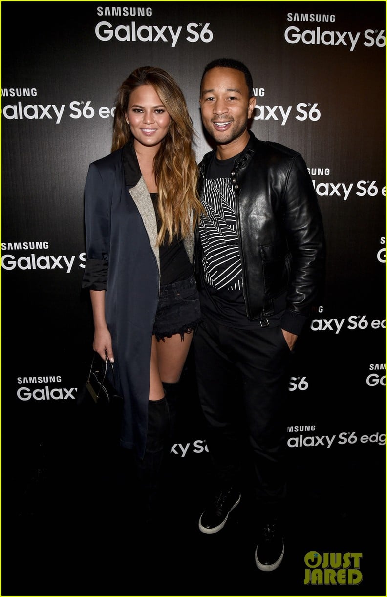 Chrissy Teigen & Emily Ratajkowski Sandwich John Legend at Samsung ...