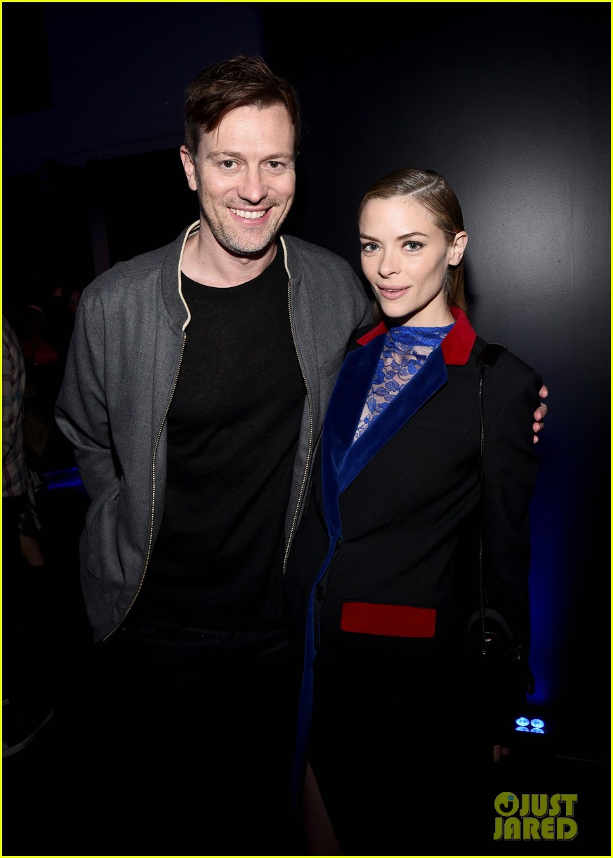 Chrissy Teigen & Emily Ratajkowski Sandwich John Legend at Samsung ...