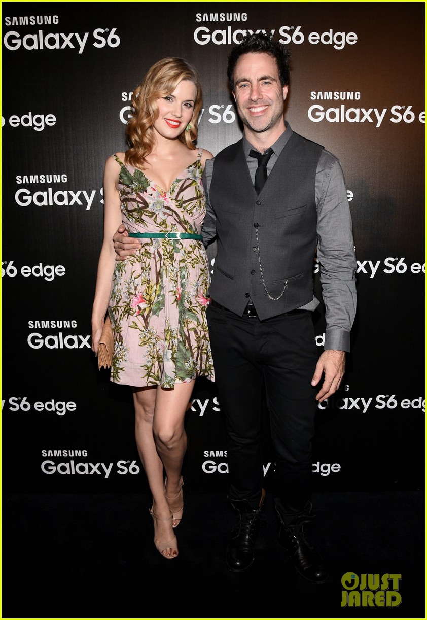 Chrissy Teigen & Emily Ratajkowski Sandwich John Legend at Samsung ...