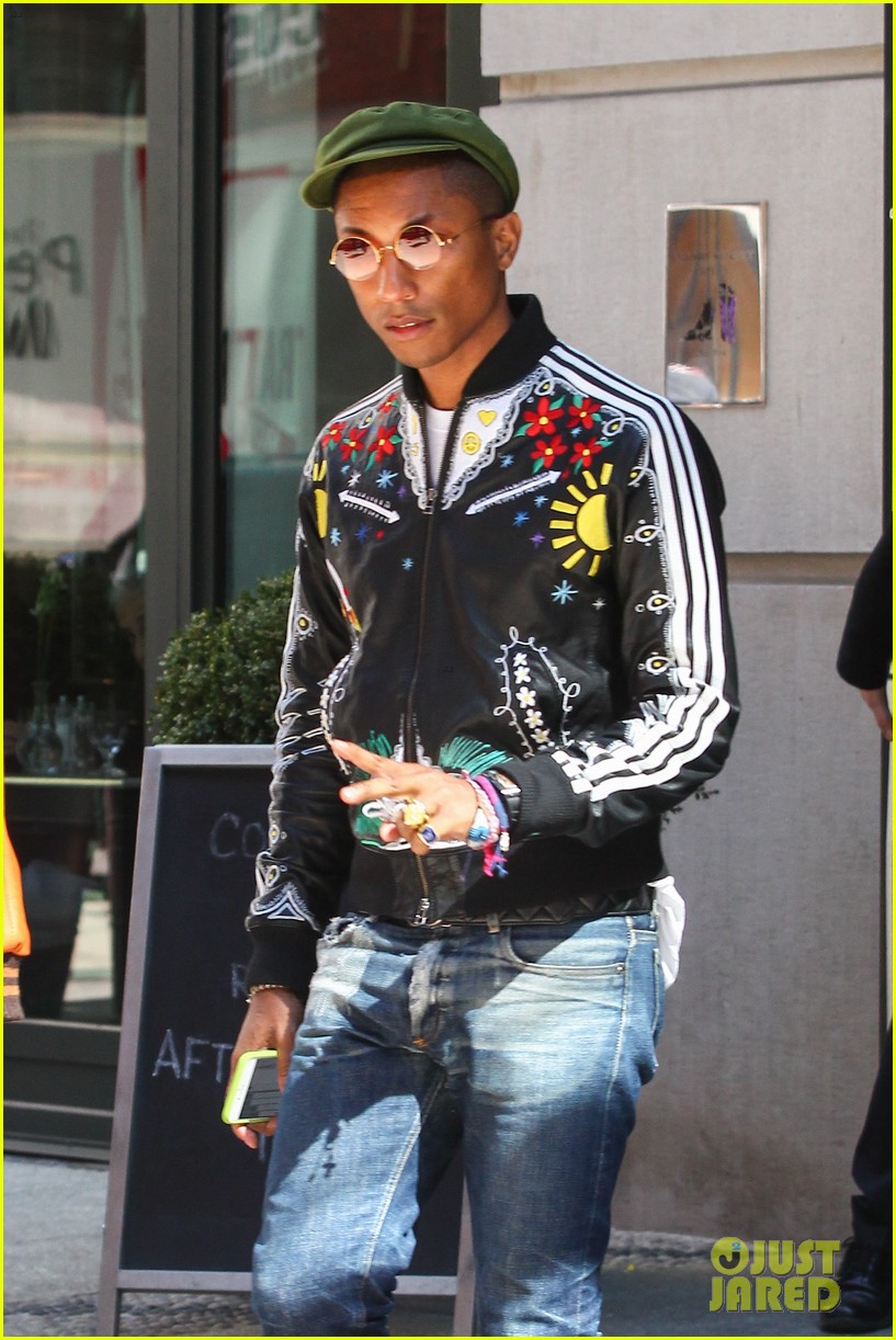 Pharrell Williams & Jimmy Fallon Become '80s R&B Duo Afro & Deziak on ...