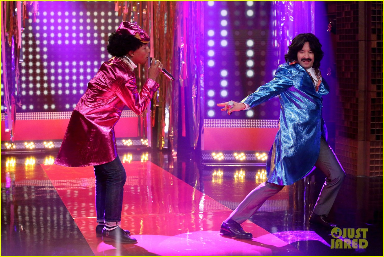 Pharrell Williams & Jimmy Fallon Become '80s R&B Duo Afro & Deziak on ...