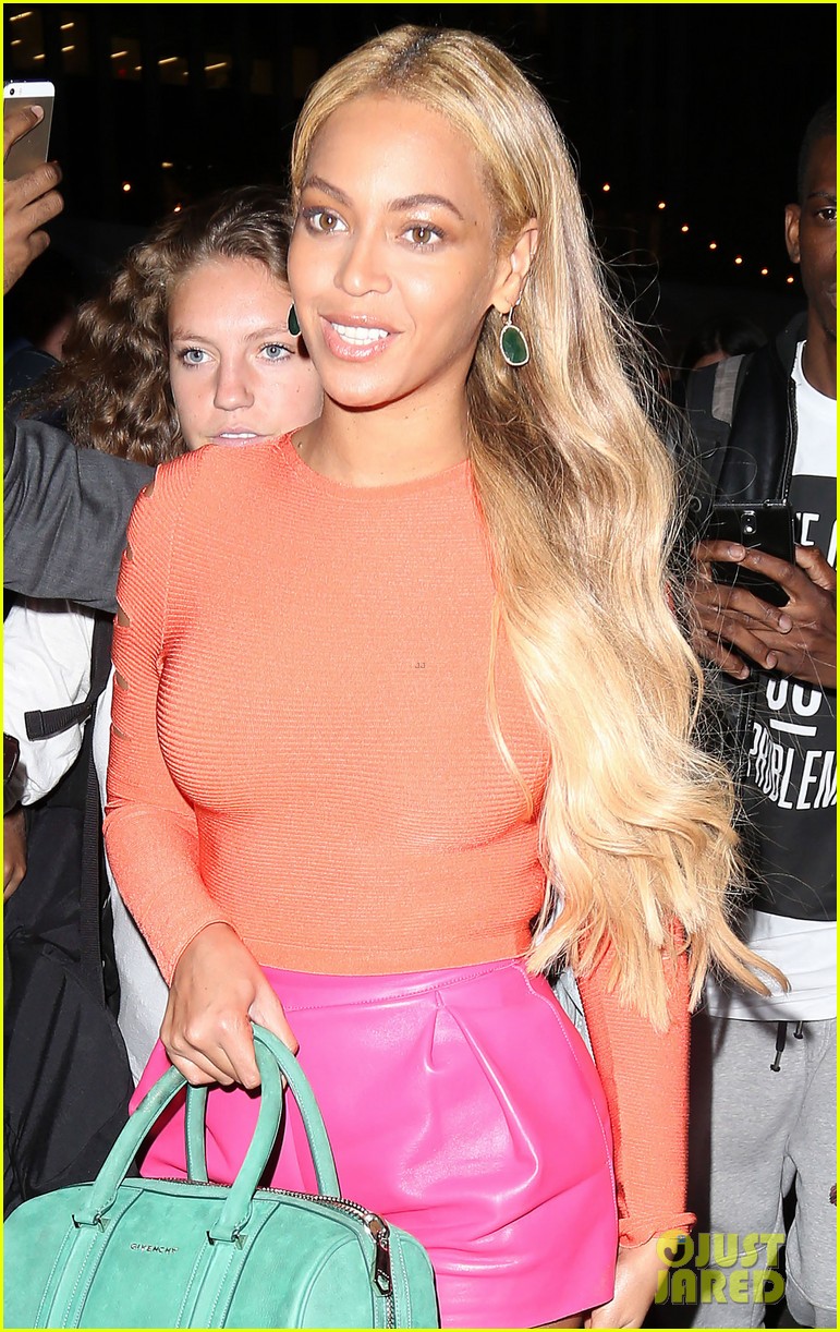 Beyonce Looks Hot in Neon While Hitting the Studio in NYC: Photo ...