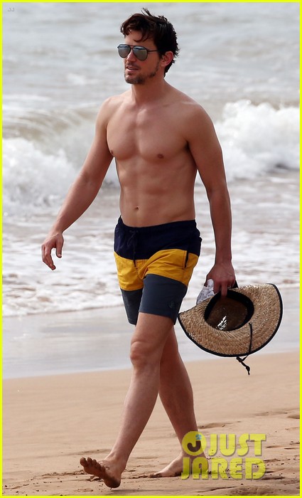 Matt Bomer Goes Shirtless in Hawaii with Husband Simon Halls: Photo 3373991 | Matt Bomer ...