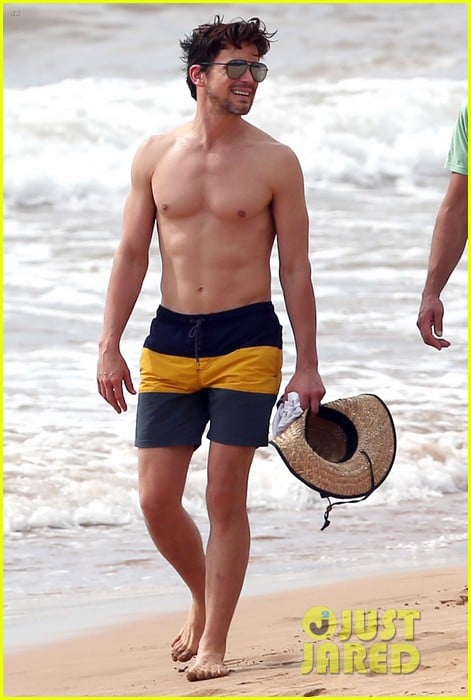 Matt Bomer Goes Shirtless in Hawaii with Husband Simon Halls: Photo 3373992 | Matt Bomer ...