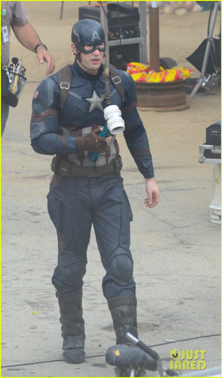 Captain America's New Weapon Is a...? Enter Our Poll!: Photo 3370671 ...