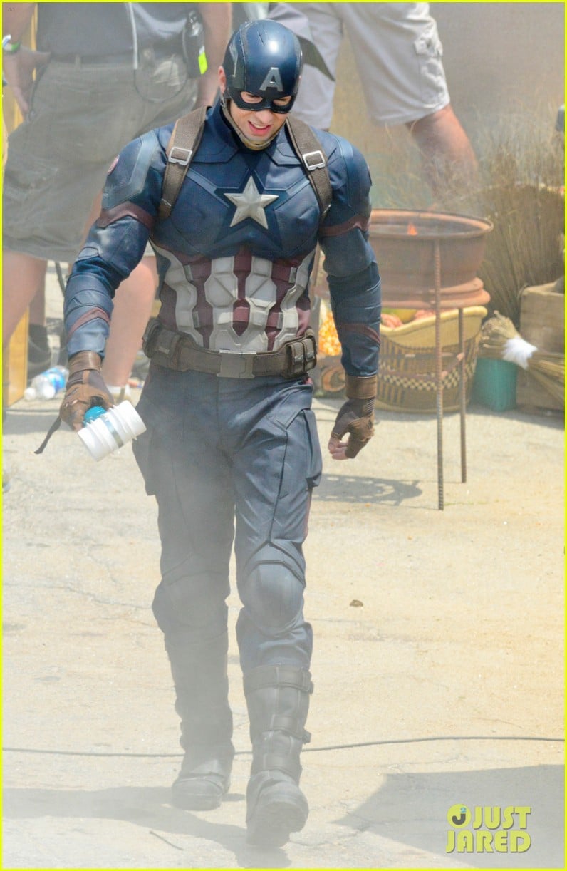 Captain America's New Weapon Is a...? Enter Our Poll!: Photo 3370685 ...