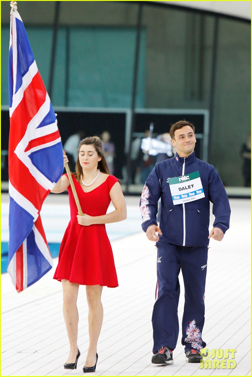 Tom Daley Shows Off Ripped Body After Winning Gold Medal!: Photo ...