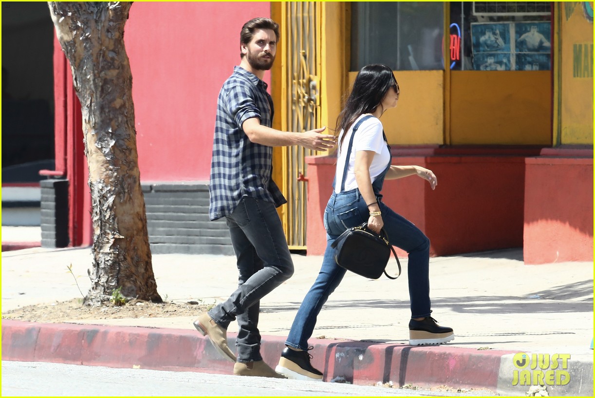 Scott Disick Posts Hilarious Meme of Khloe Kardashian!: Photo 3381395 ...