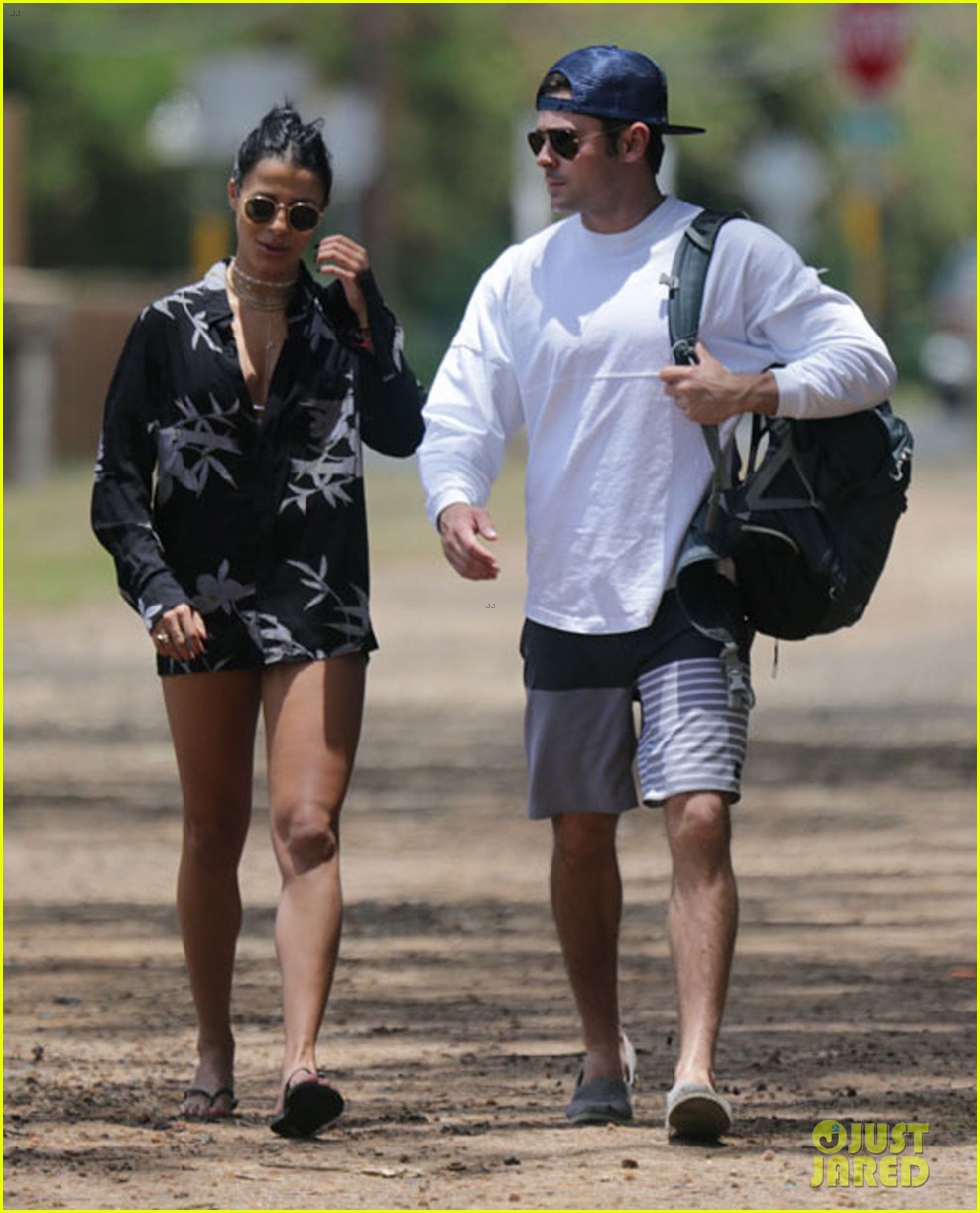 Zac Efron & Girlfriend Sami Miro Embrace Each Other in Hawaii: Photo ...
