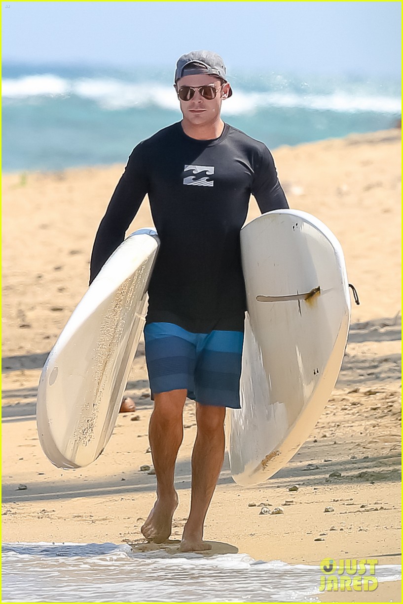 Zac Efron Is All Ready for a Beach Day in Hawaii!: Photo 3377484 | Zac ...