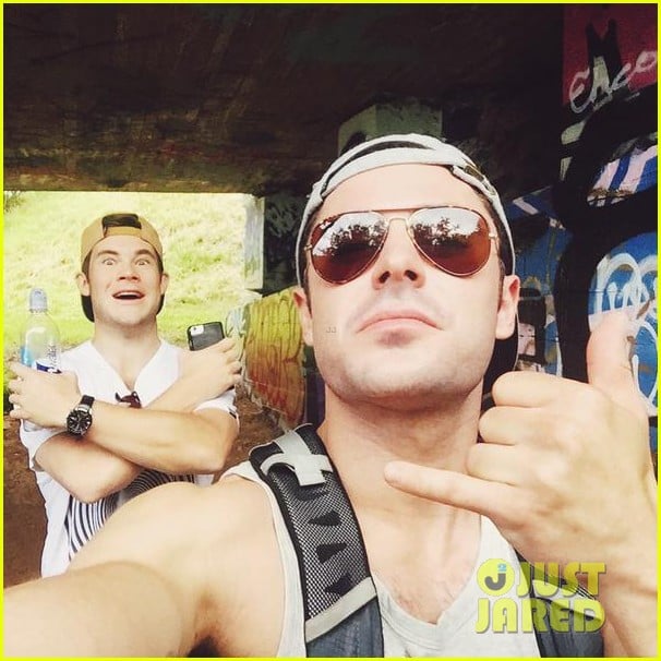 Zac Efron Is All Ready for a Beach Day in Hawaii!: Photo 3377486 | Zac ...