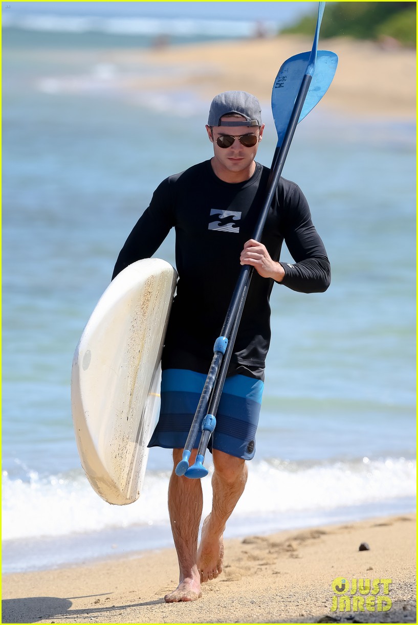 Zac Efron Is All Ready for a Beach Day in Hawaii!: Photo 3377487 | Zac ...