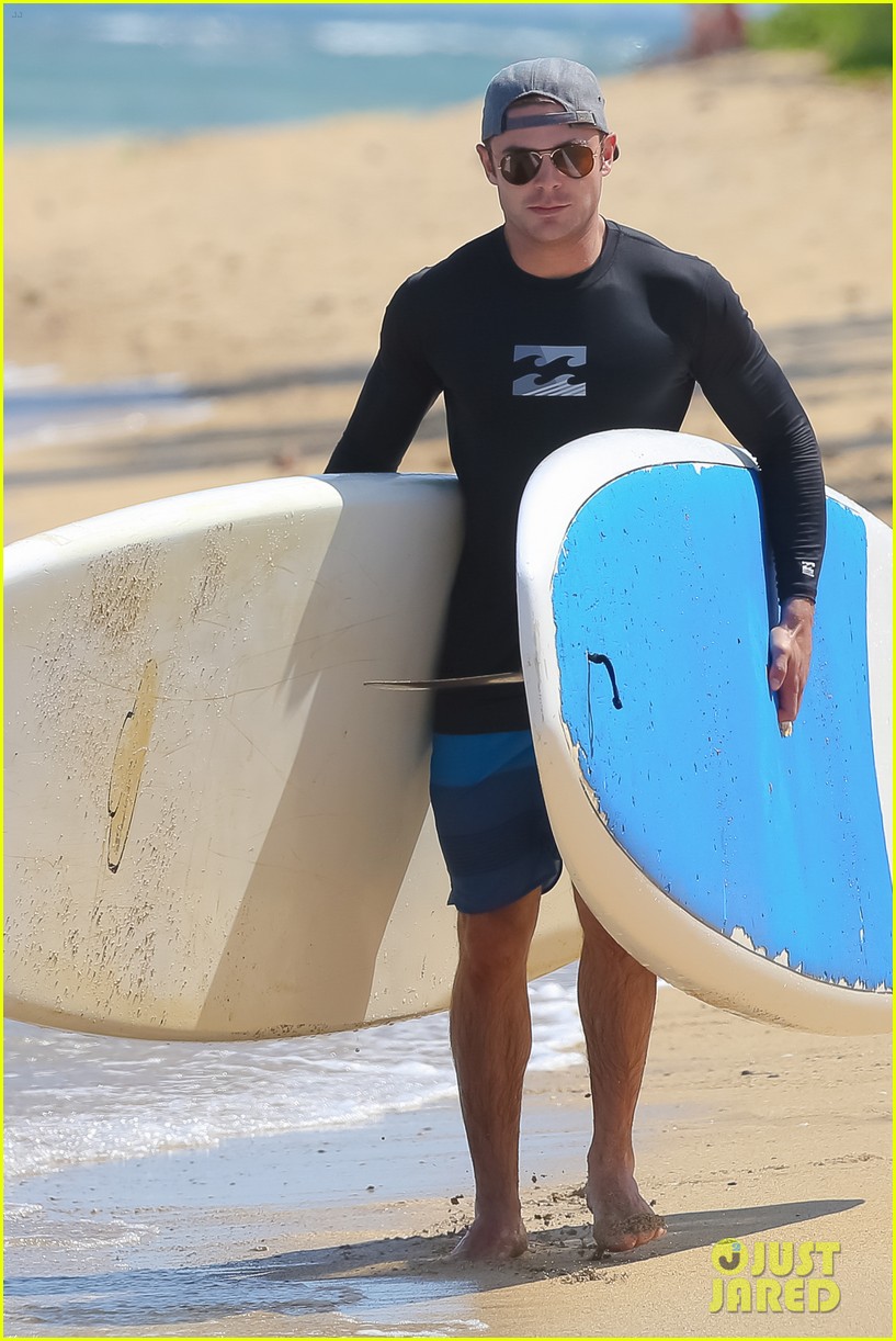 Zac Efron Is All Ready for a Beach Day in Hawaii!: Photo 3377490 | Zac ...