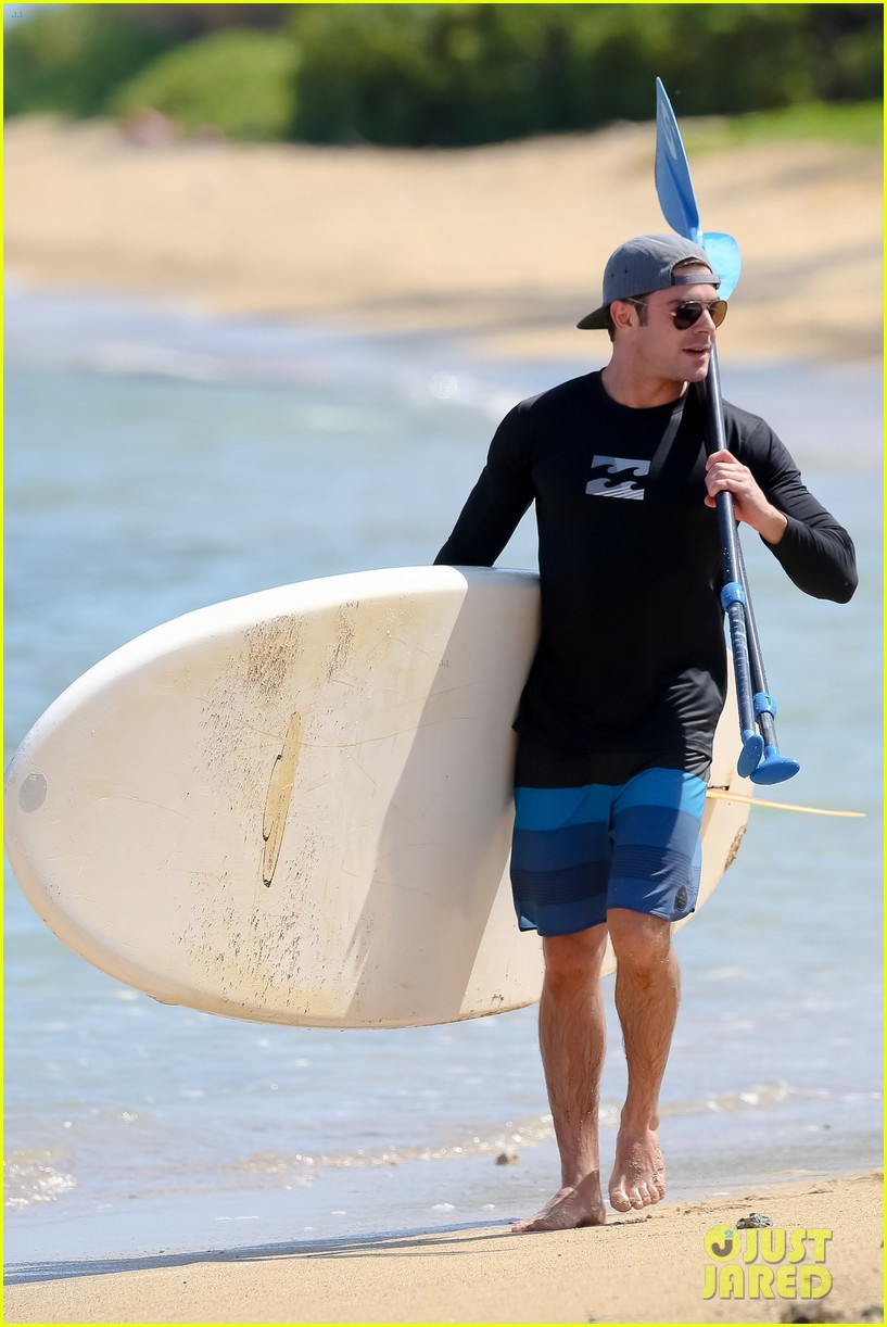 Zac Efron Is All Ready for a Beach Day in Hawaii!: Photo 3377495 | Zac ...