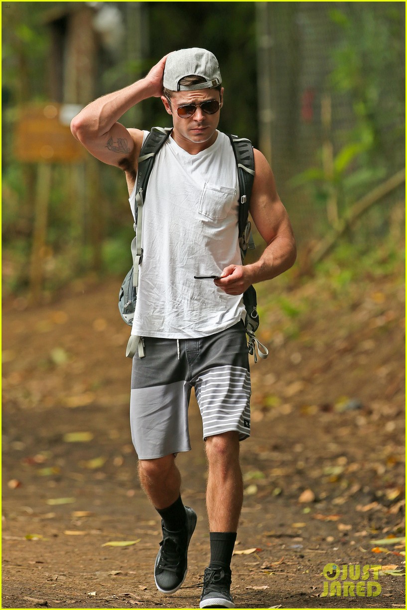 Zac Efron Looks So Ripped During Memorial Day Weekend: Photo 3378430 ...