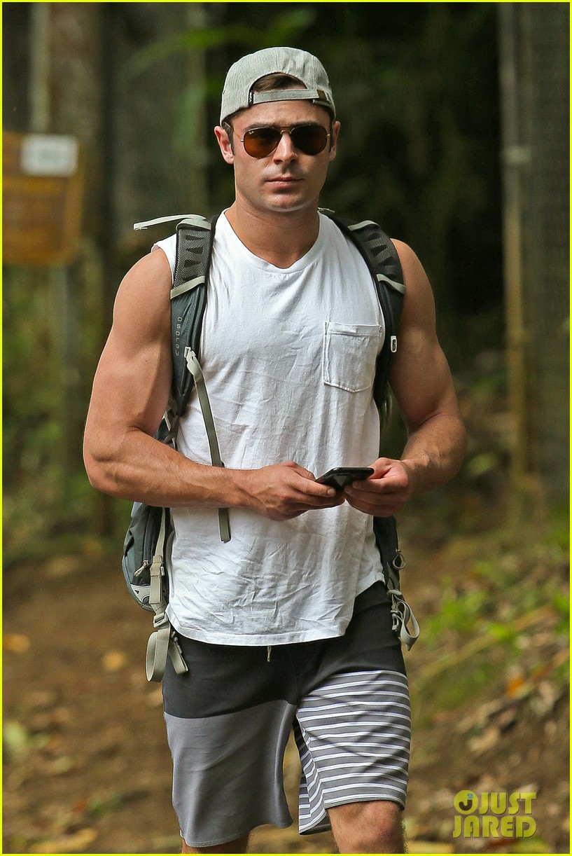 Zac Efron Looks So Ripped During Memorial Day Weekend: Photo 3378431 ...