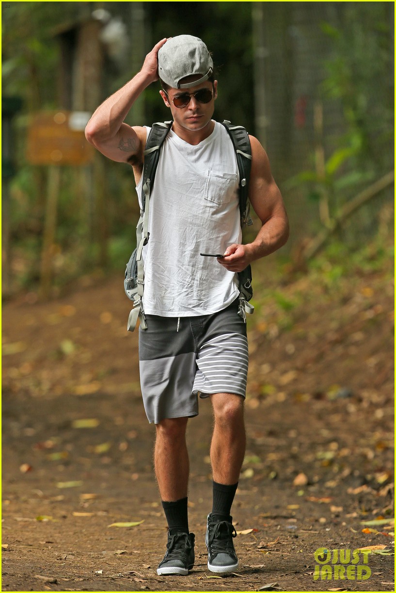 Zac Efron Looks So Ripped During Memorial Day Weekend: Photo 3378441 ...