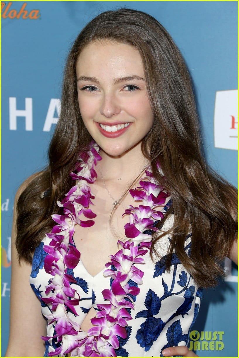 Emma Stone & Rachel McAdams Pair Up for 'Aloha' Premiere: Photo 3379846 ...