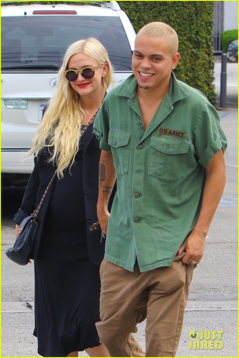 Ashlee Simpson's Husband Evan Ross Shares Memorial Day Playlist That ...