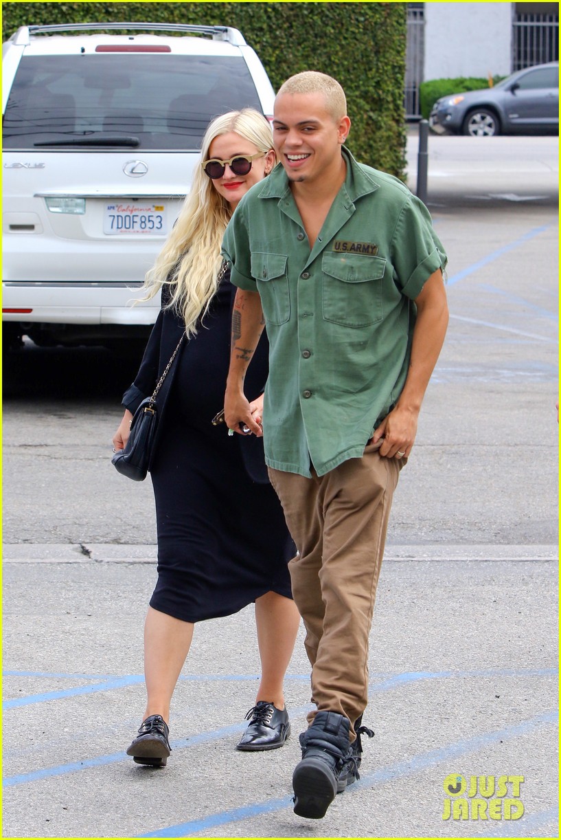 Ashlee Simpson's Husband Evan Ross Shares Memorial Day Playlist That ...