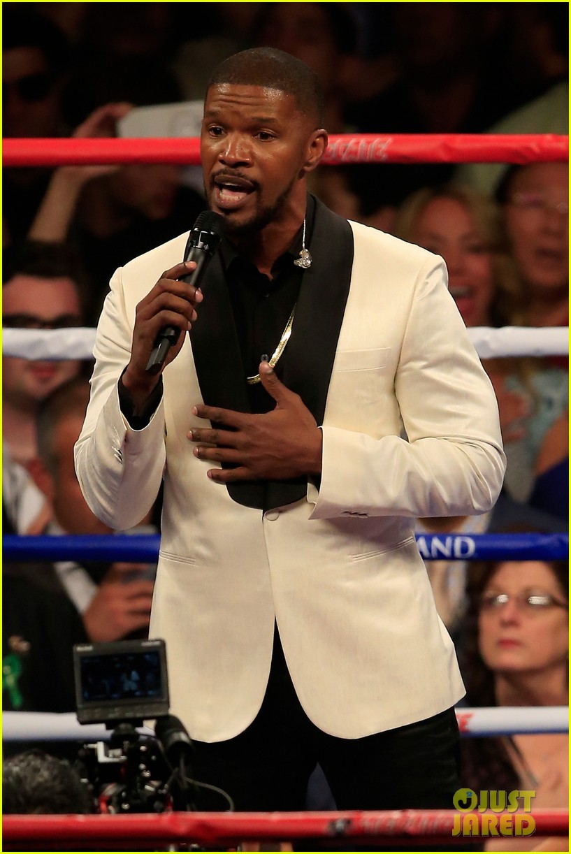 Jamie Foxx Sings the National Anthem For Mayweather Vs. Pacquiao Fight ...