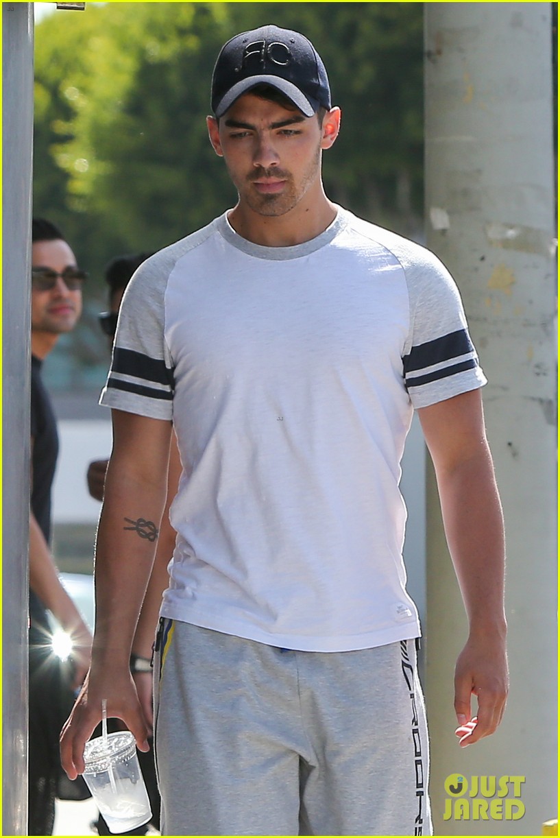 Gigi Hadid Grabs Lunch With Joe Jonas After Cody Simpson Split: Photo ...