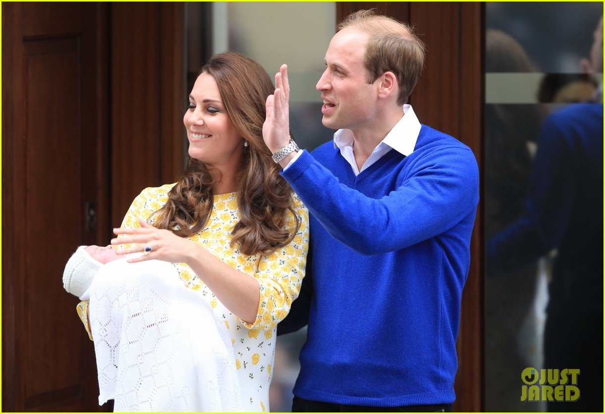 Royal Baby Girl's First Photos with Kate Middleton & Prince William ...