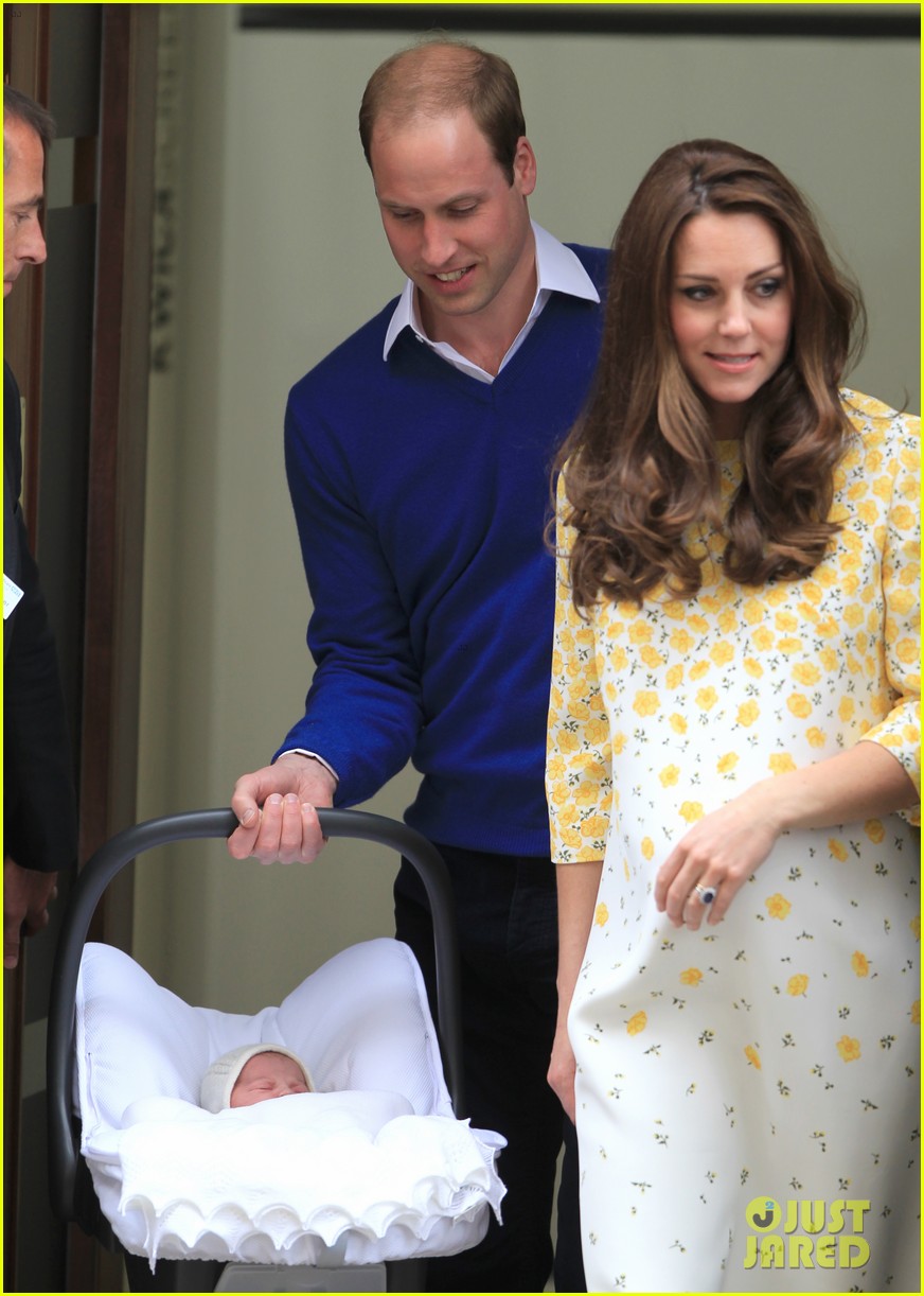 Royal Baby Girl's First Photos with Kate Middleton & Prince William ...